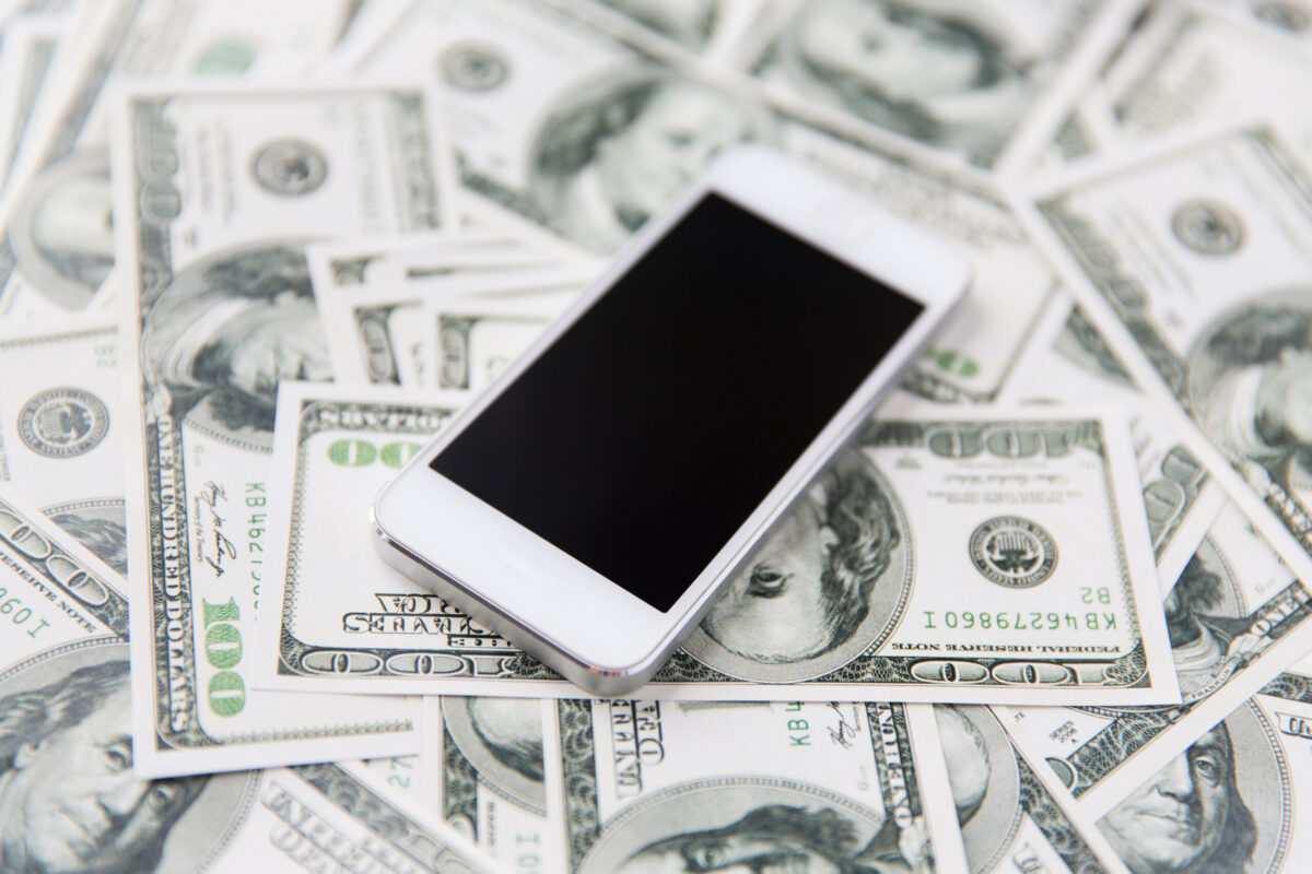 9 New Cell Phone Deals in May